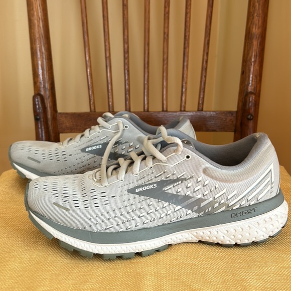 Brooks | Shoes | Brooks Ghost 3 Sneakers Size 7m | Poshmark